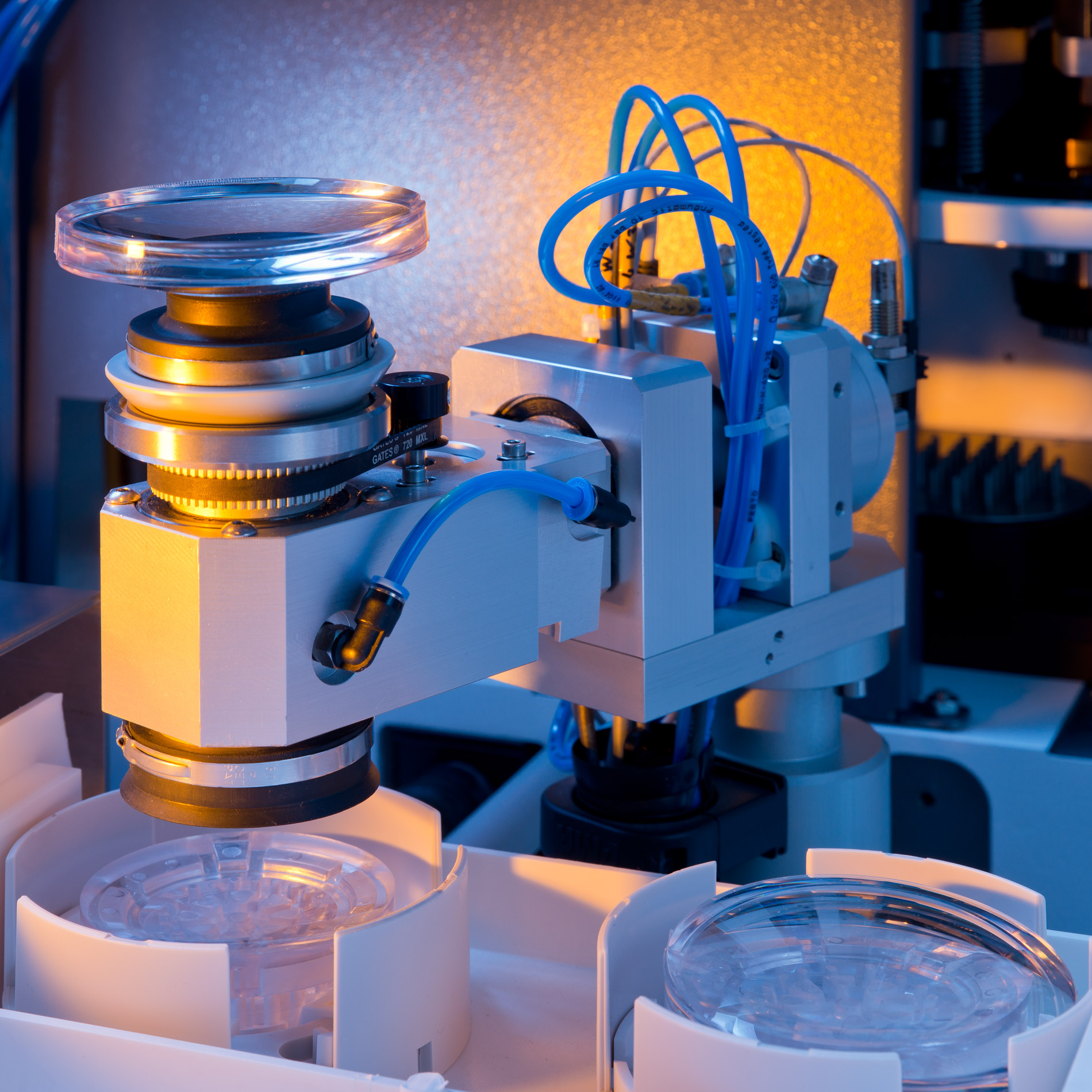 Heavy metal-free ophthalmic lens manufacturing